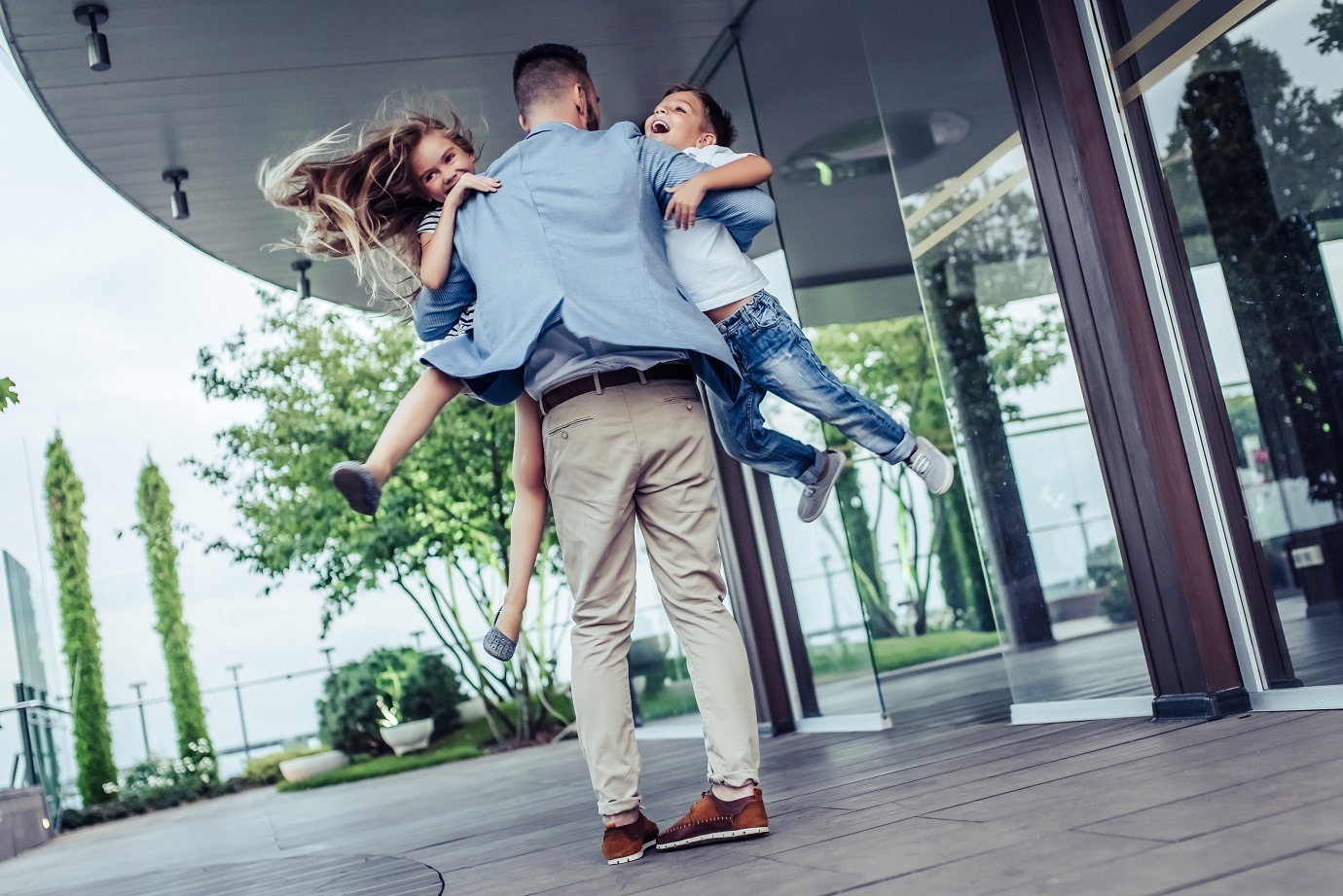 A female CEO gives up work because her husband can't cope at home. Who ...