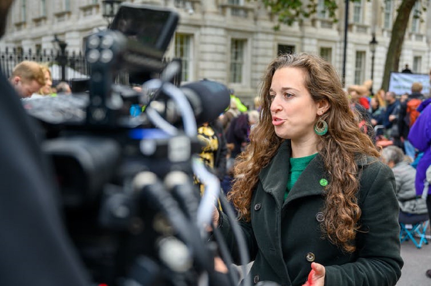 Male voices dominate the news. Here's how journalists and female ...