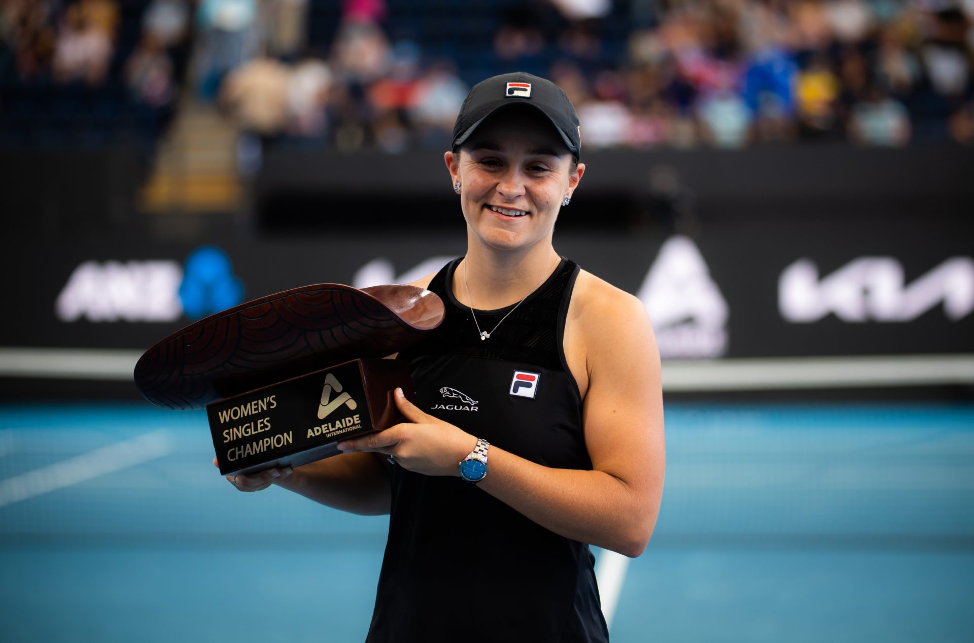 Ash Barty's very long No. 1 streak continues with Adelaide title