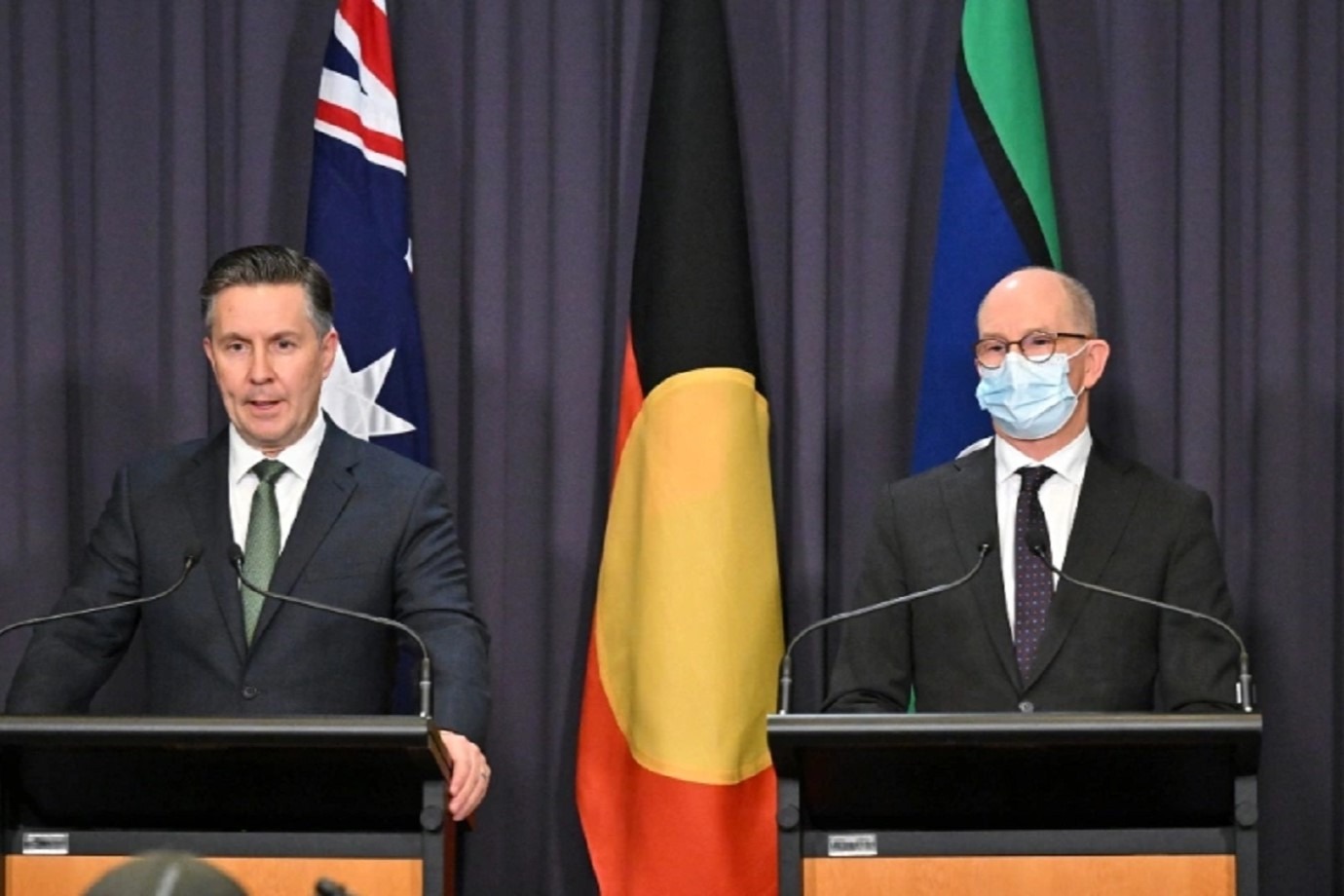 Australia's top doctor, Paul Kelly, urges WFH as Covid cases increase