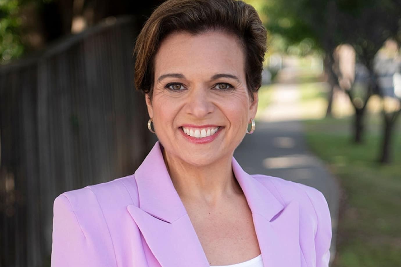 Michelle Rowland announces government plan to address online safety