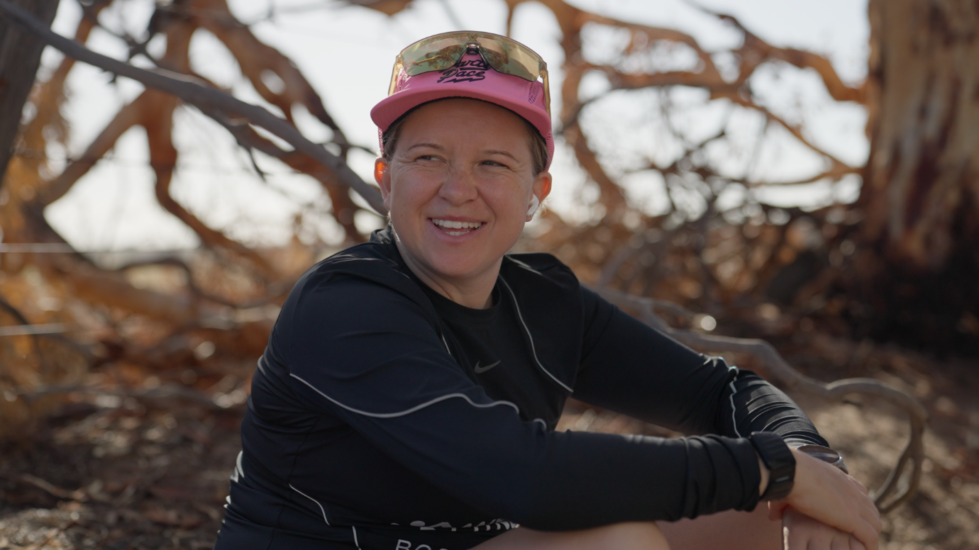Fran Hurndall runs 3800km from Perth to Sydney for domestic violence