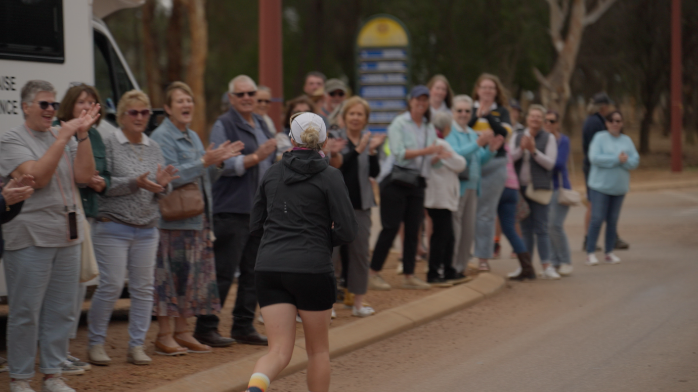 Fran Hurndall runs 3800km from Perth to Sydney for domestic violence