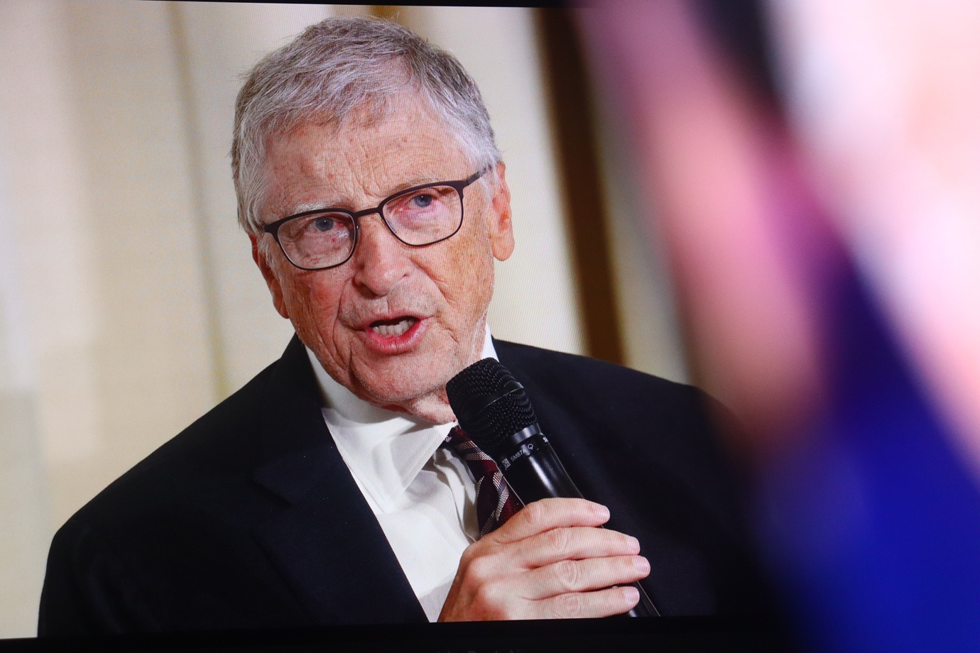 Bill Gates apologises to staff, admits affairs with Russian women